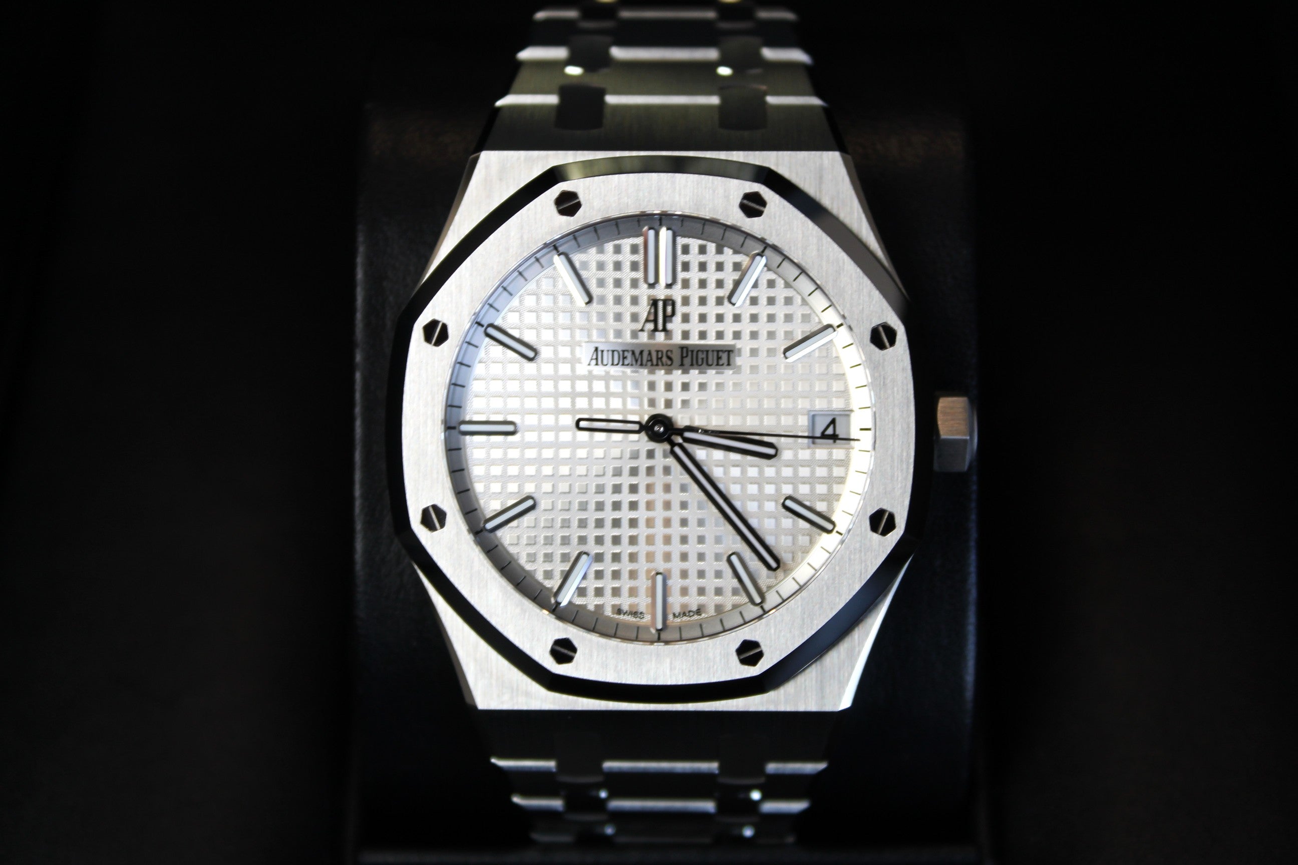 Audemars Piguet Royal Oak White Dial – DGH Jewellers